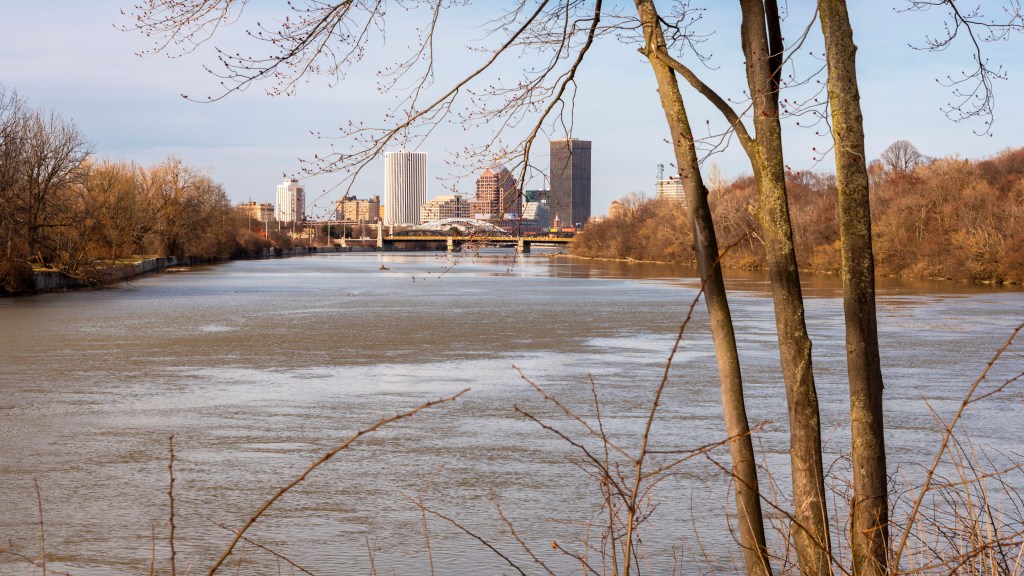 Hiking along the Genesee: Plex Neighborhood & University of Rochester ...